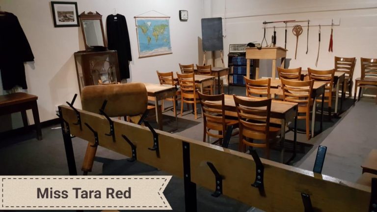 Sessions – Miss Tara Red